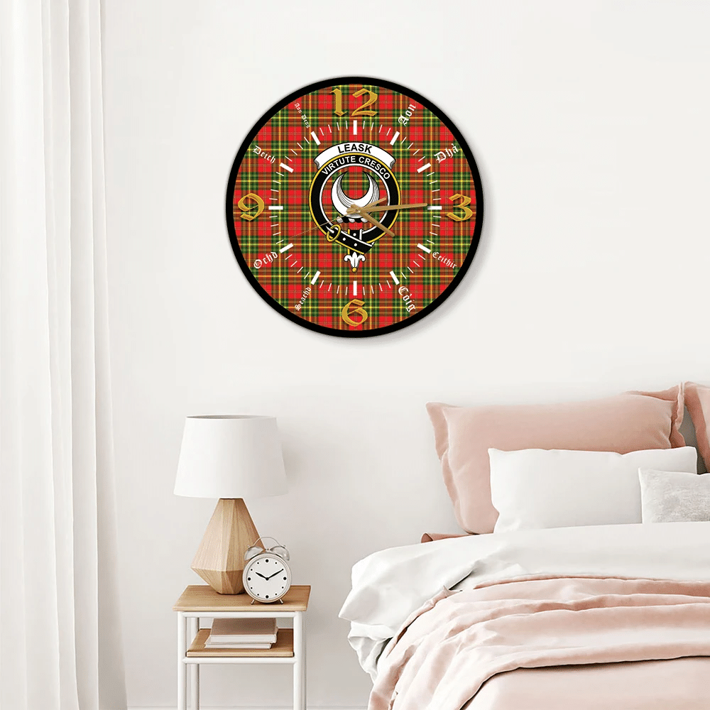 Leask Tartan Crest Clock Language Style | Celticprime.com – celticprime