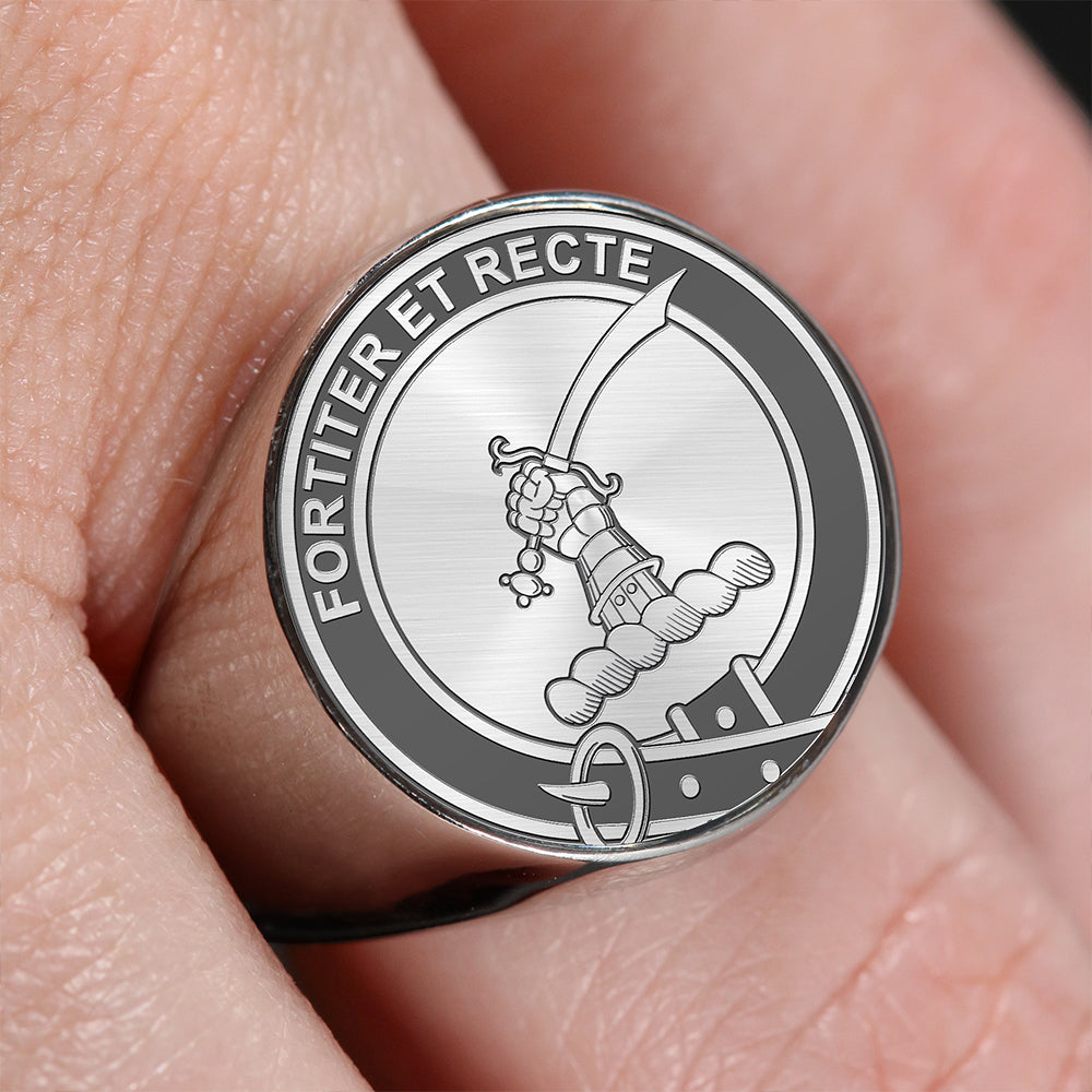 Elliot Clan Badge Engraved Signet Ring | Celticprime.com – celticprime