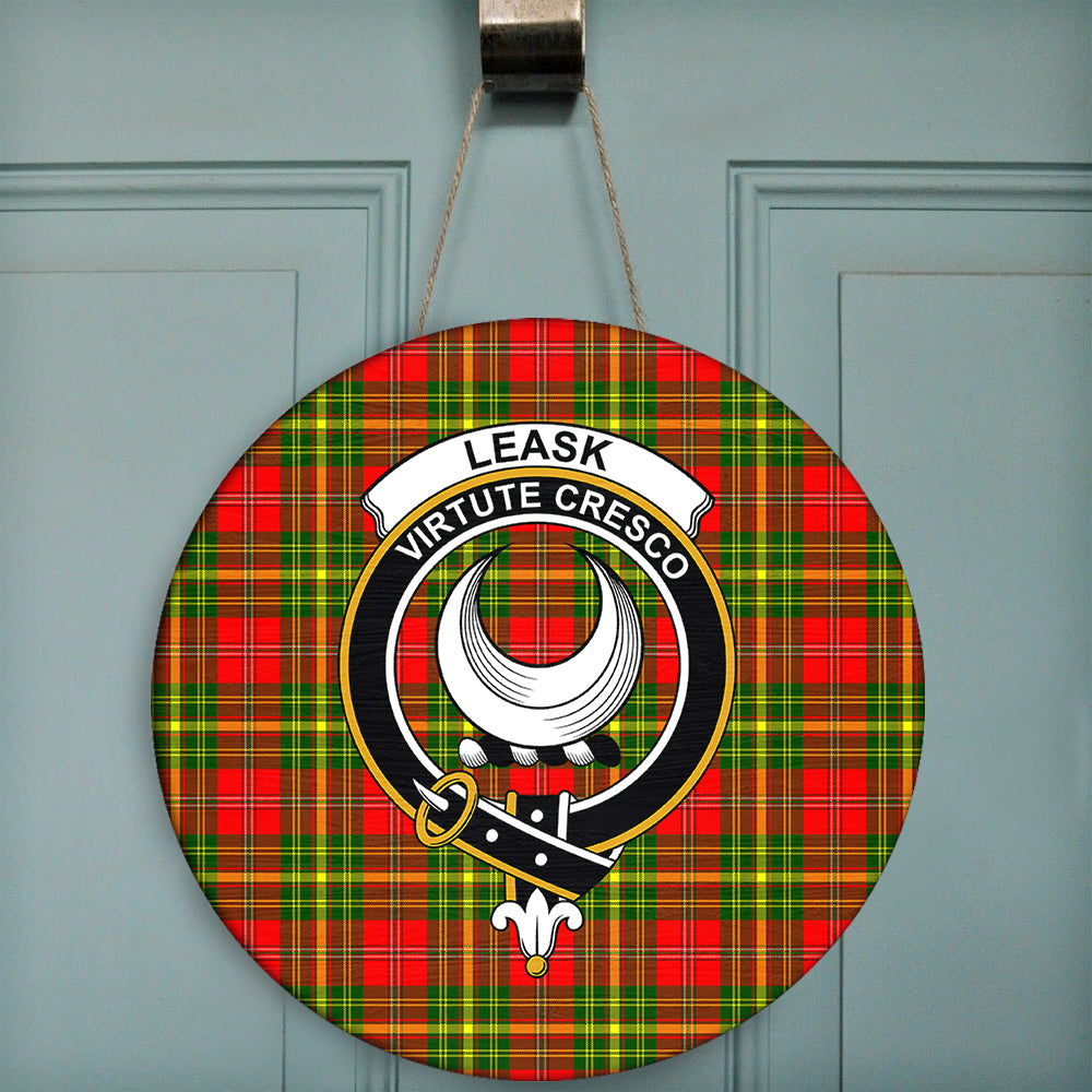 Leask Tartan Classic Crest Round Wooden Sign | Celticprime.com ...
